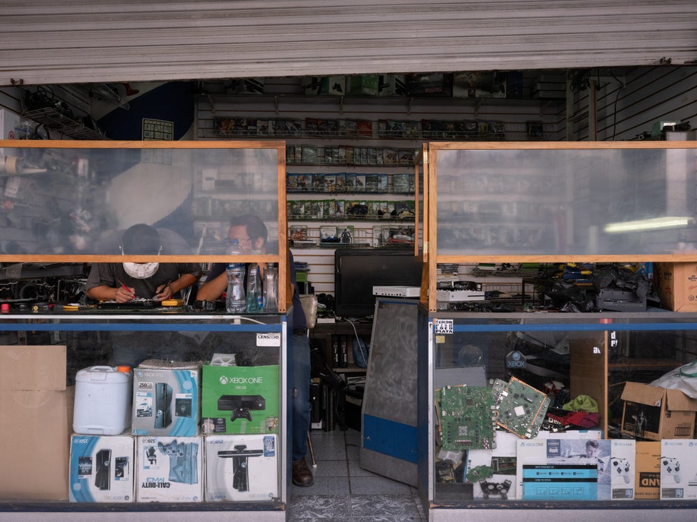 Beer and electronics at Mexico City’s El bazar de Lomas Verdes tech ...