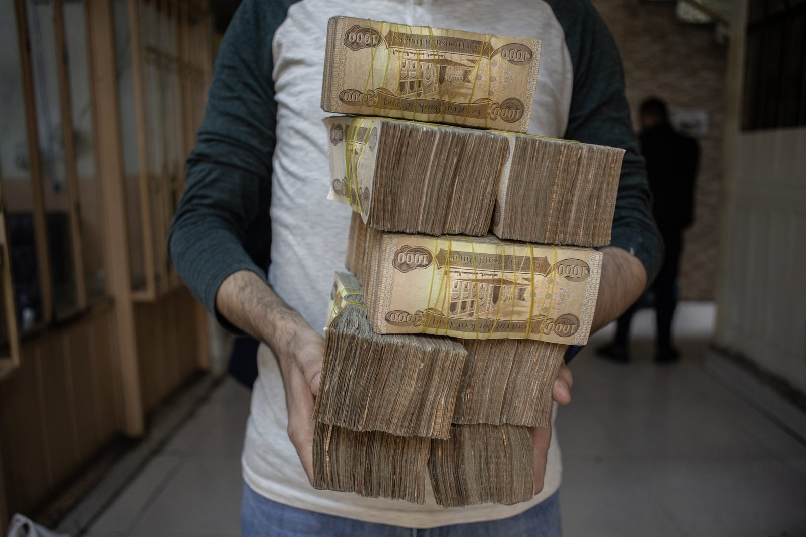 Why cash is still king in Iraq - Rest of World