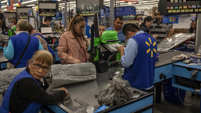 Delivery apps are taking grocery bagger jobs - Rest of World