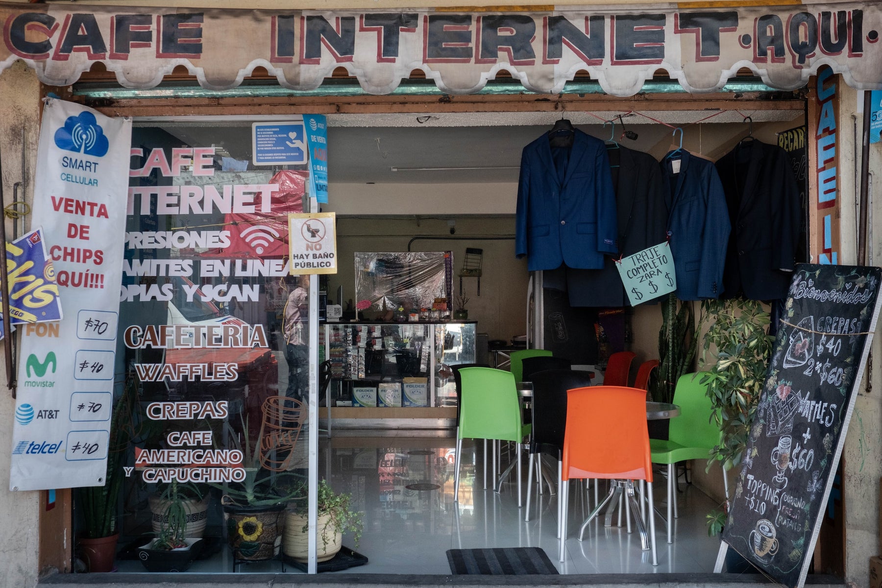 Mexico City’s internet cafes double as day-care centers - Rest of World
