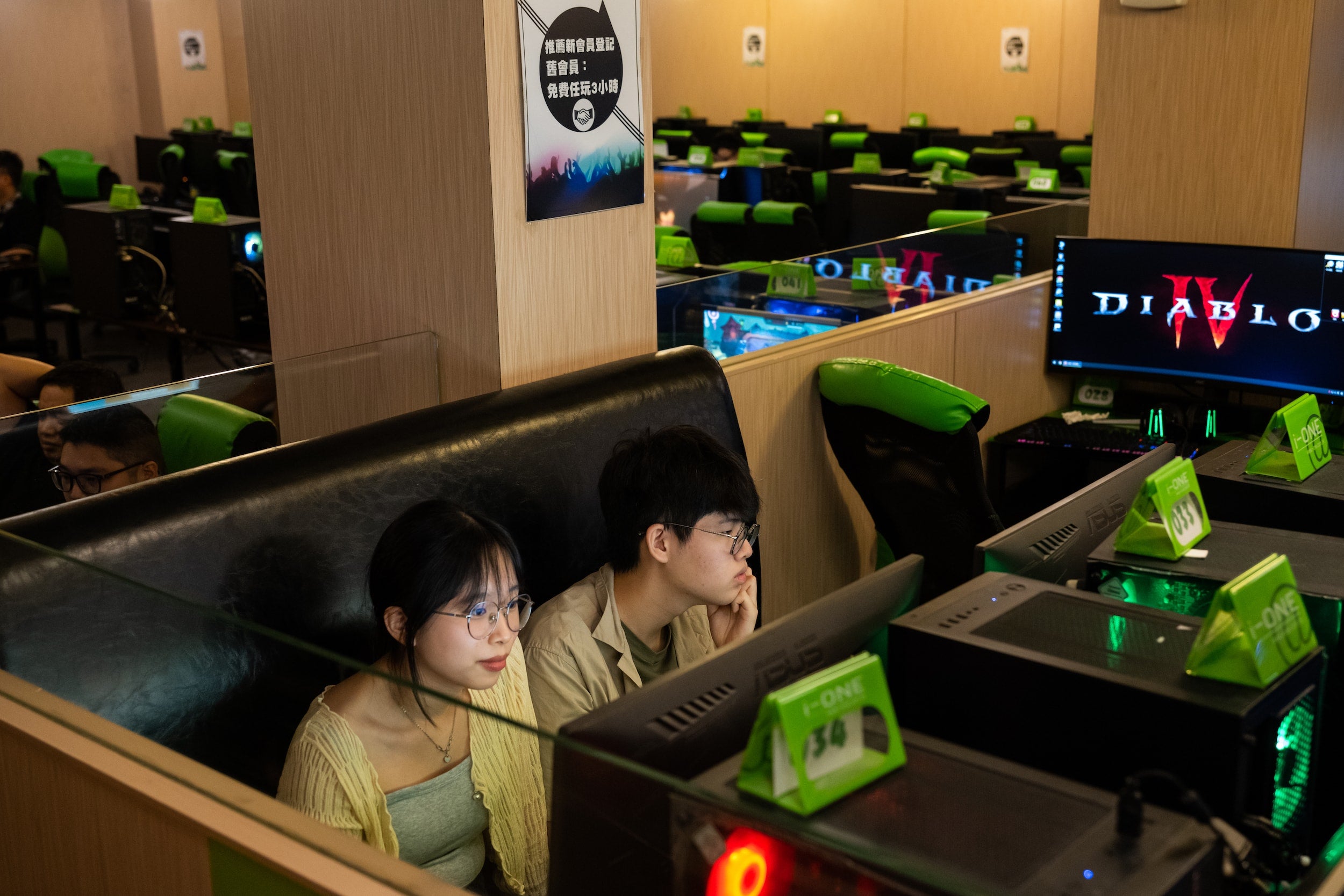 A Hong Kong Internet cafe stays alive after Covid - Rest of World