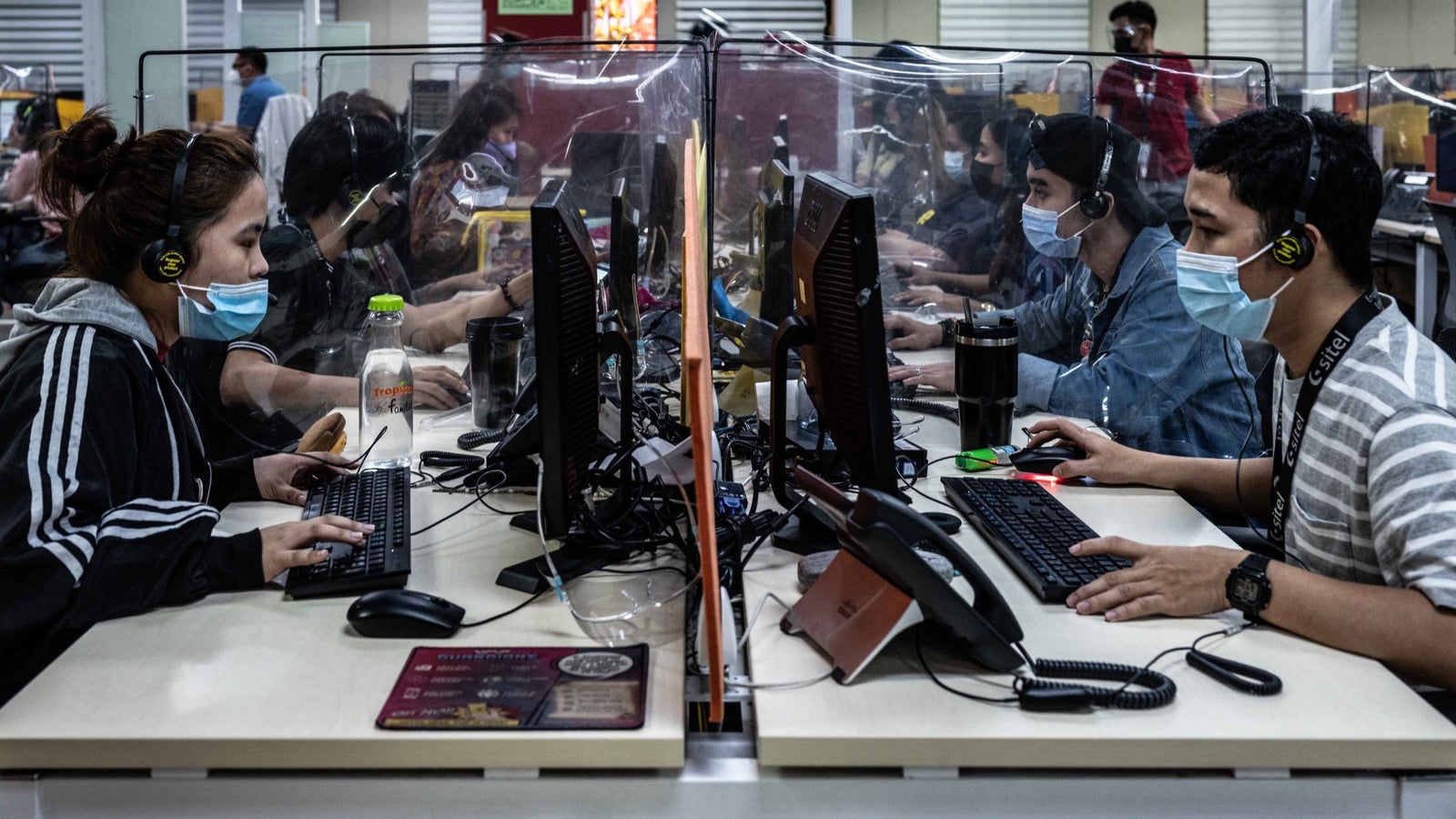 AI is coming for the Philippines’ call centers - Rest of World