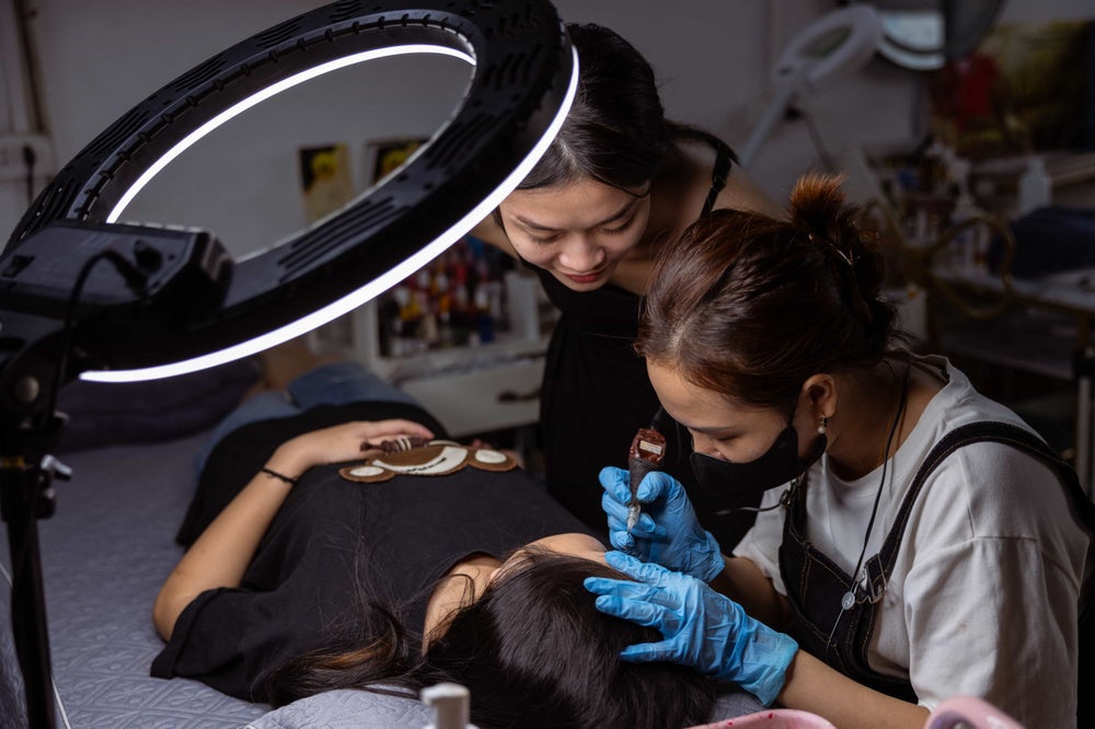 Why Samsung factory workers in Vietnam are becoming beauticians - Rest ...