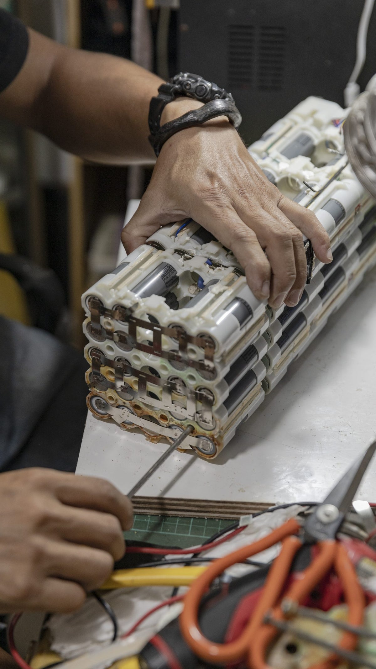 Indonesia’s e-bike shops are building their own batteries - Rest of World