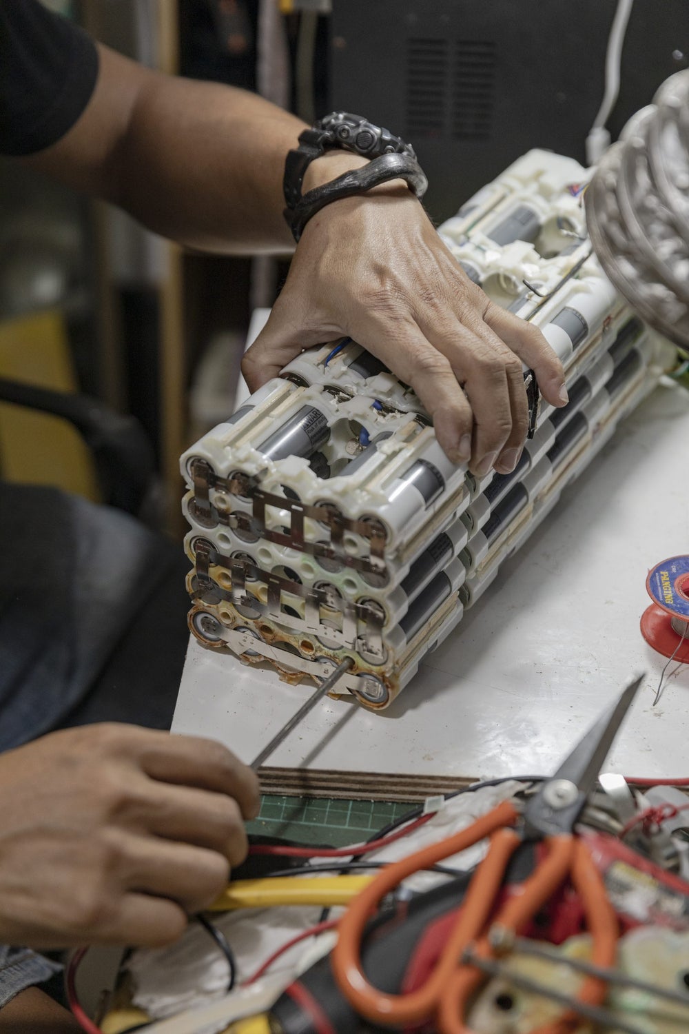 Indonesia’s e-bike shops are building their own batteries - Rest of World