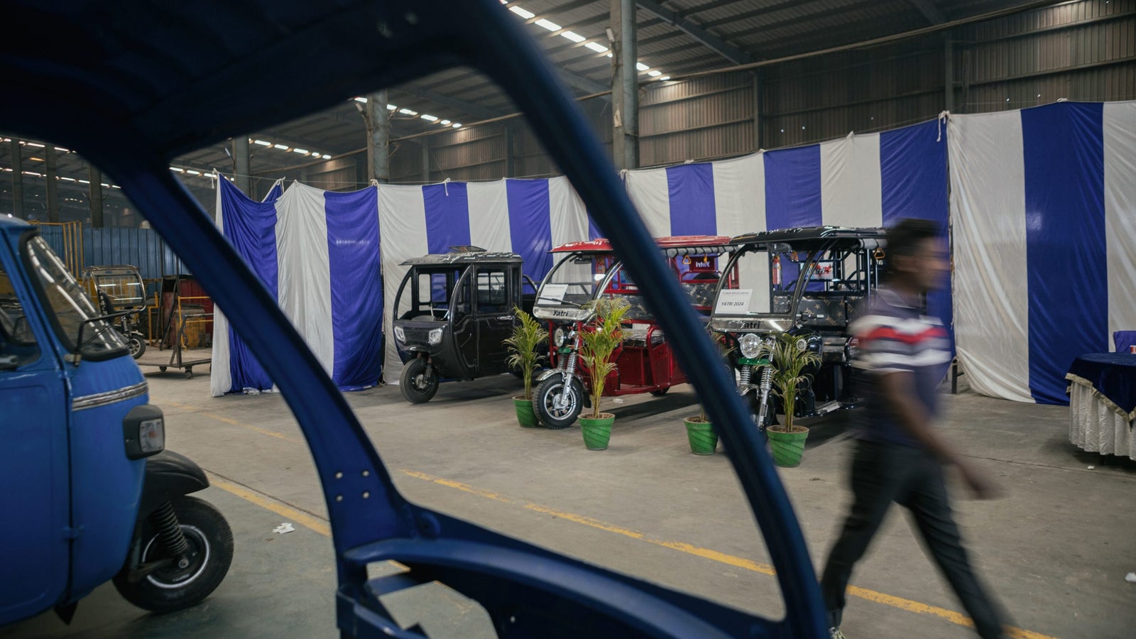 India’s electric rickshaws are leaving EVs in the dust - Rest of World