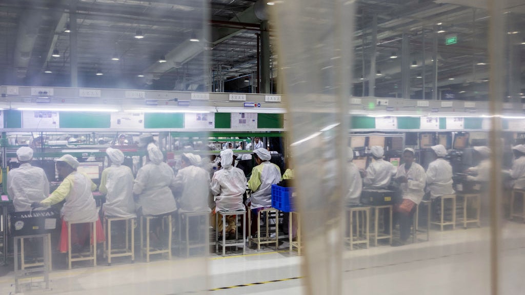 Foxconn stops sending Chinese workers to India iPhone factories - Rest ...