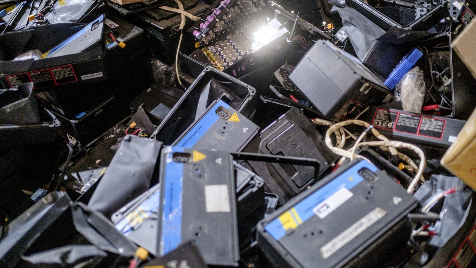 Colombian EV battery recycling startups face growing pains - Rest of World