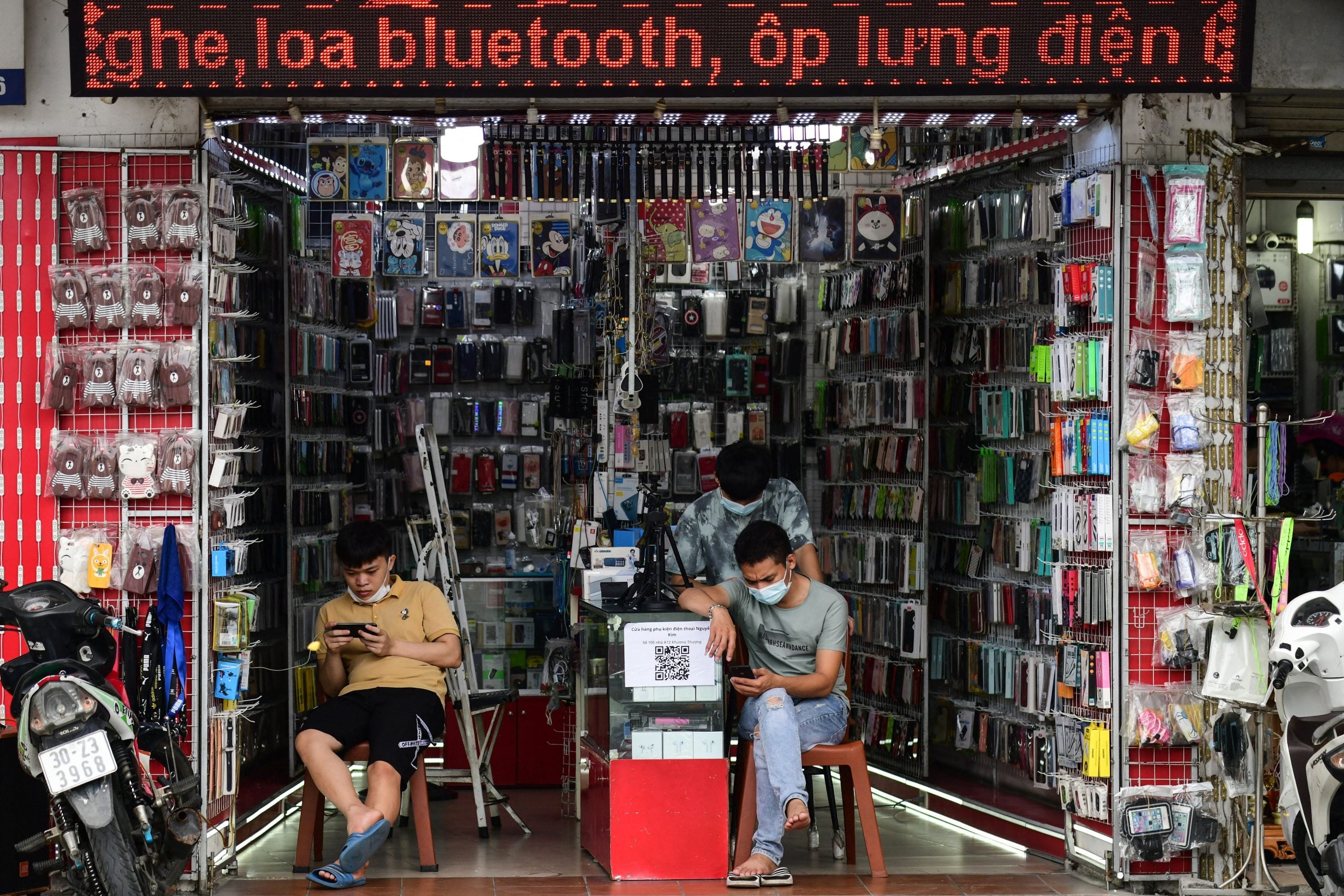 Shutting down 2G networks leaves millions of phones obsolete - Rest of ...