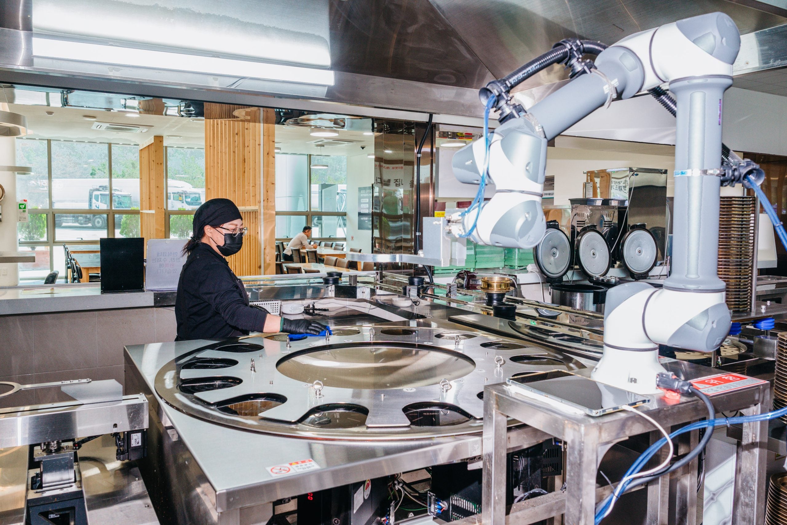 South Korea’s robot chefs worry human workers, disappoint customers ...
